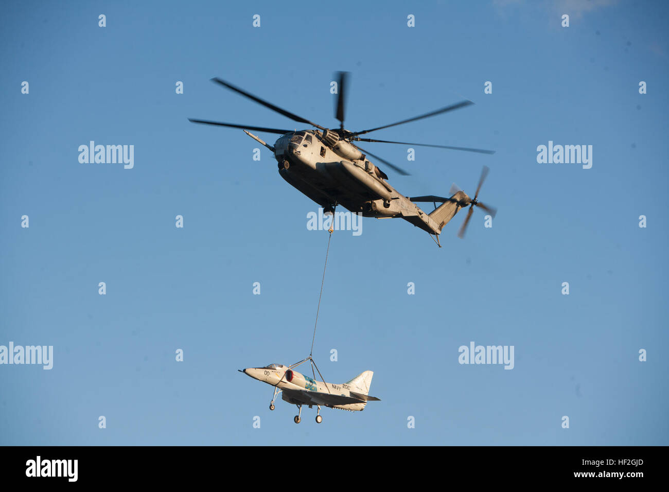 A CH-53E Super Stallion with Marine Heavy Helicopter Squadron 463 (HMH ...