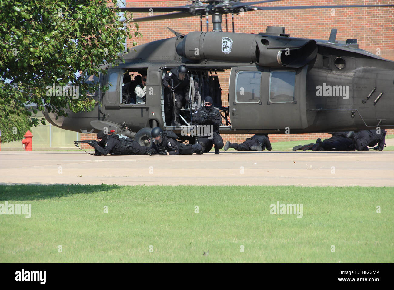 Soldiers with the 1st Battalion, 108th Aviation Regiment, Kansas Army ...