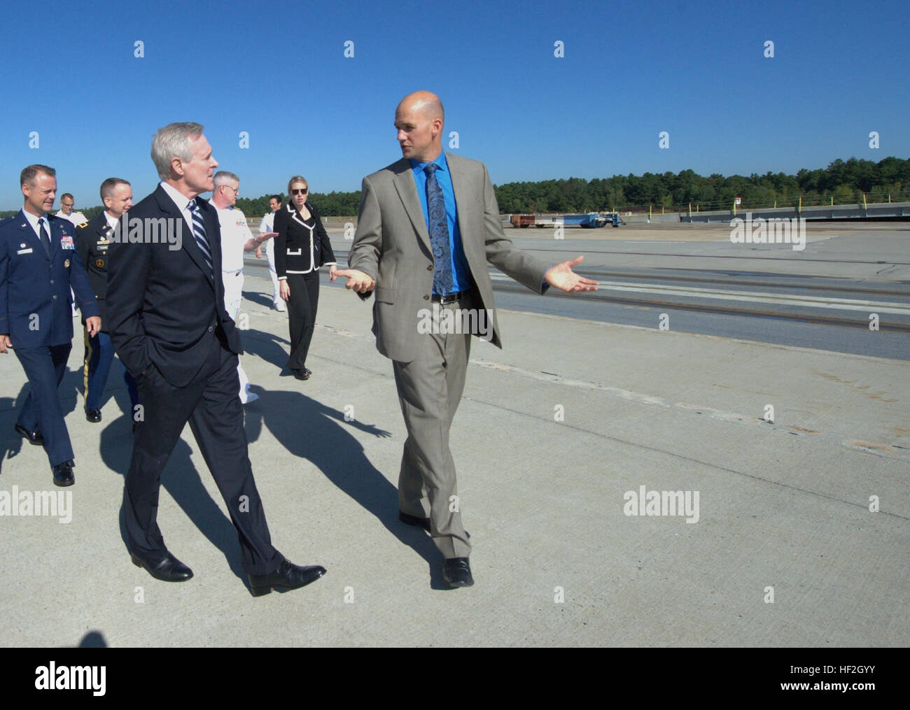 Secretary of the Navy Ray Mabus receives a brief on Electromagnetic ...