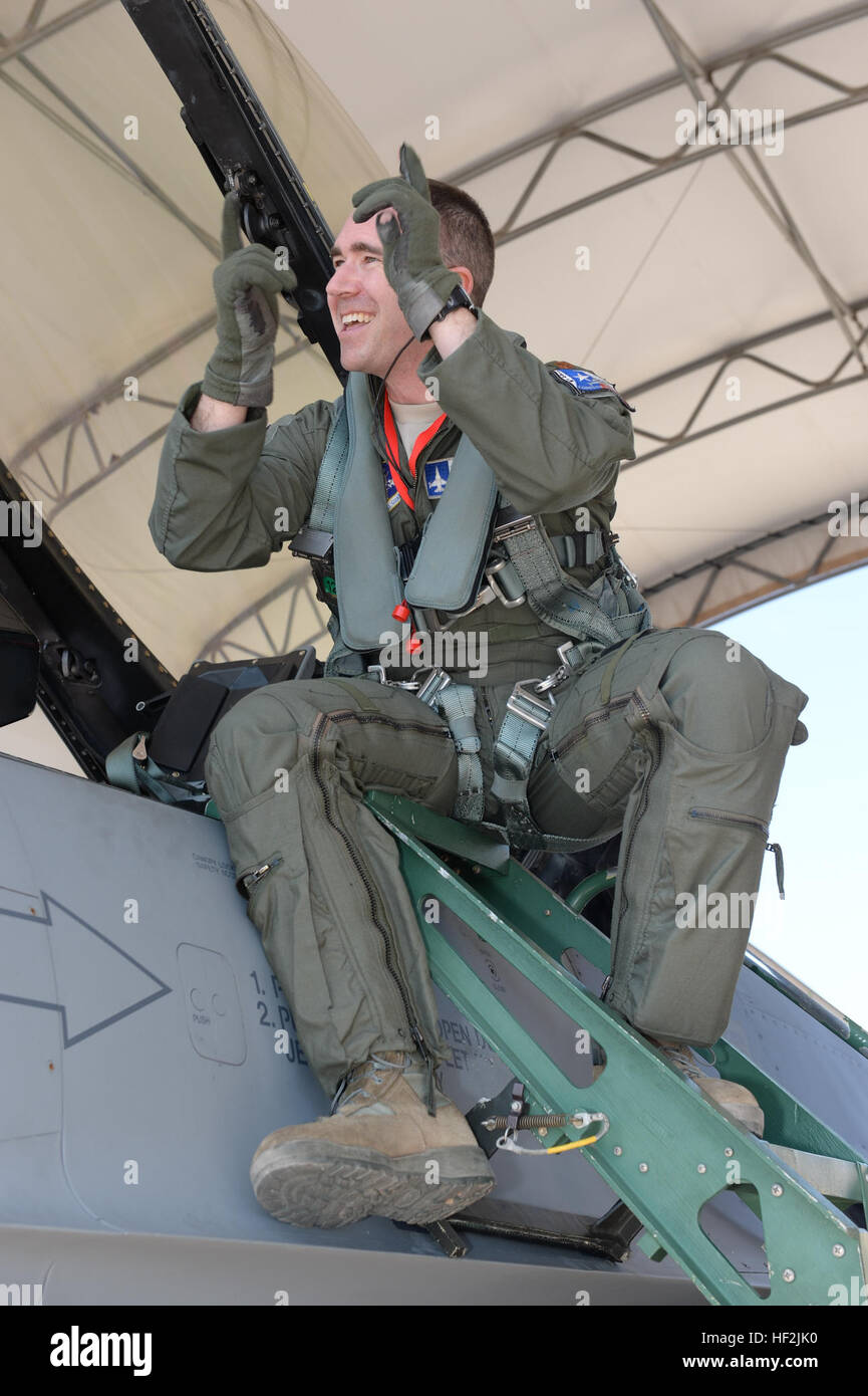 Air national guard mechanics hi-res stock photography and images - Alamy