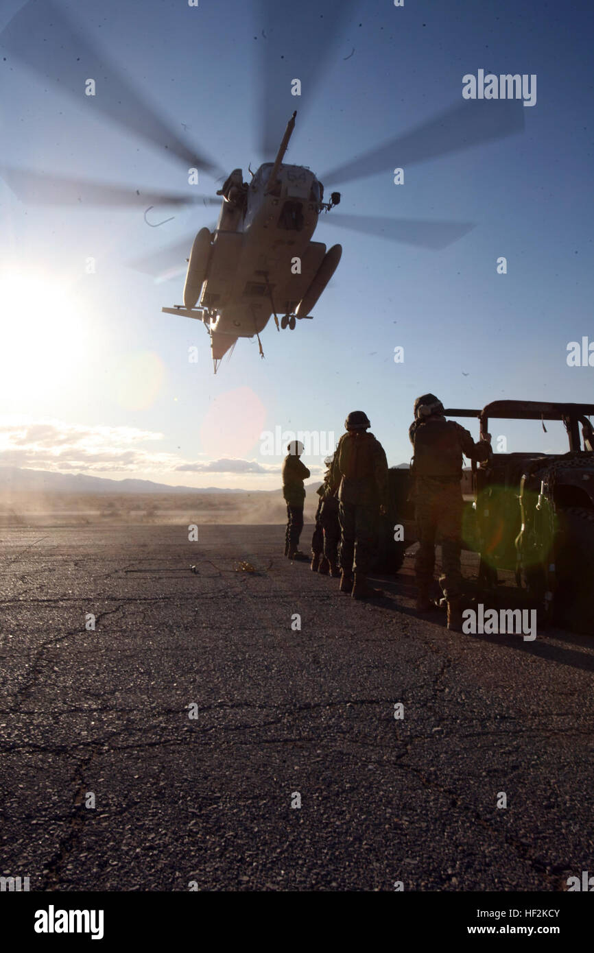 Marines with Marine Heavy Helicopter Squadron 465 and Marines from ...