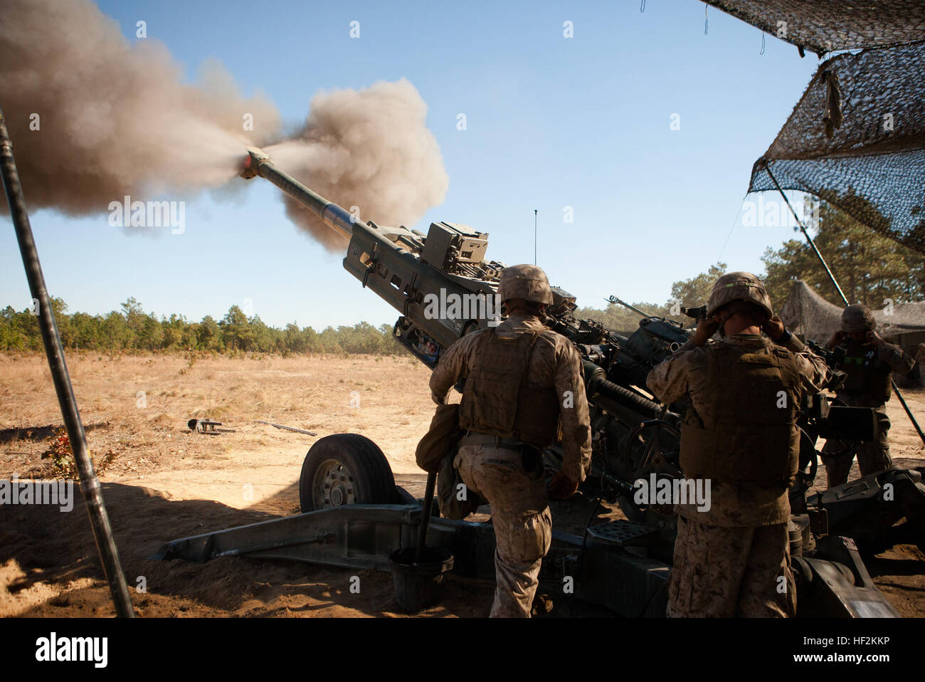 U.S. Marines with gun five, Alpha Battery, 1st Battalion, 10th Marine ...