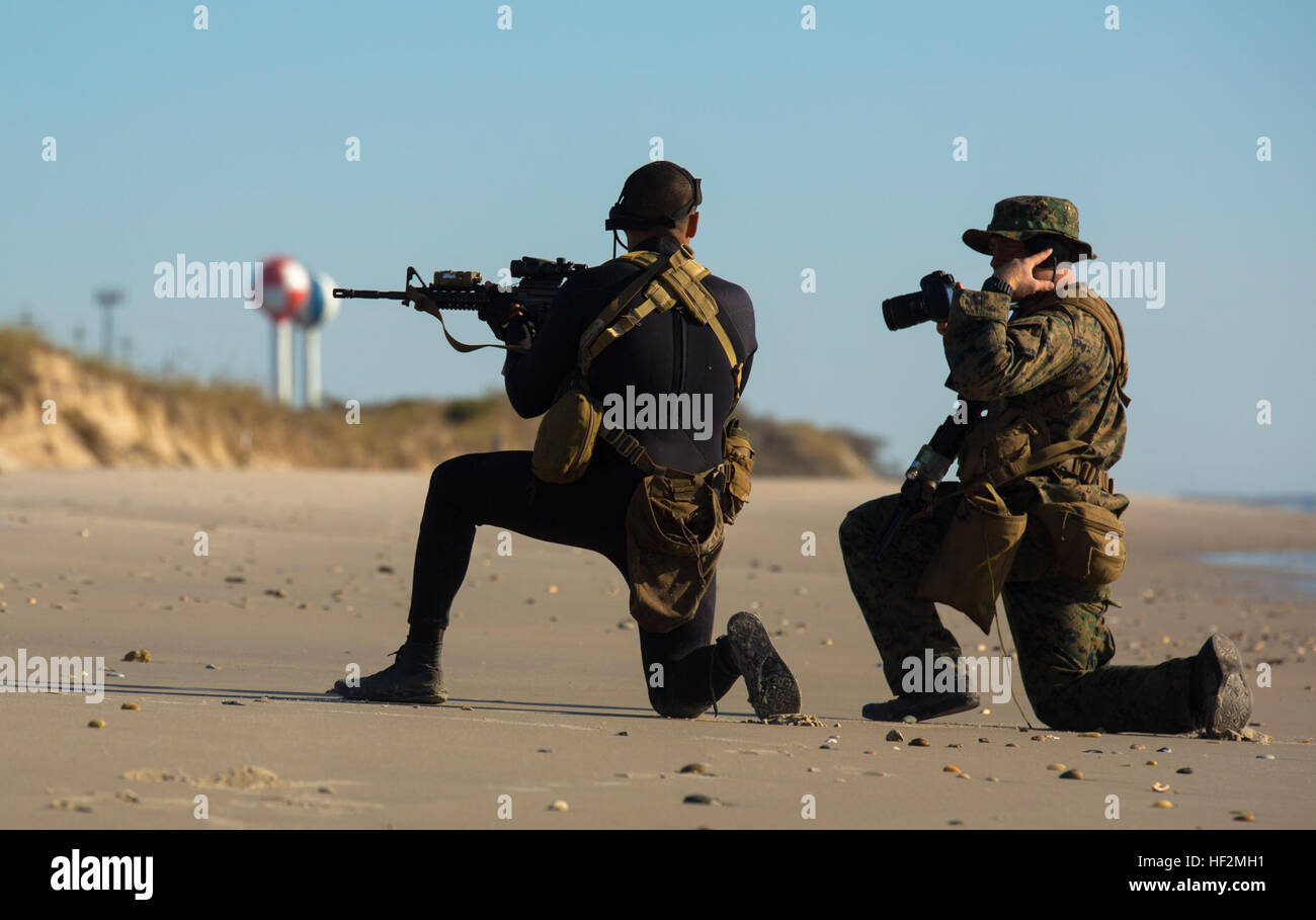 Marines with 2nd Reconnaissance Battalion, 2nd Marine Division, II ...