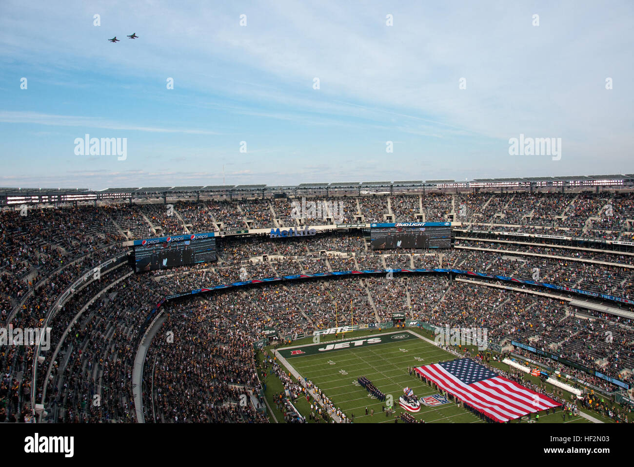 Two F-16 Fighting Falcons from the New Jersey Air National Guard's ...