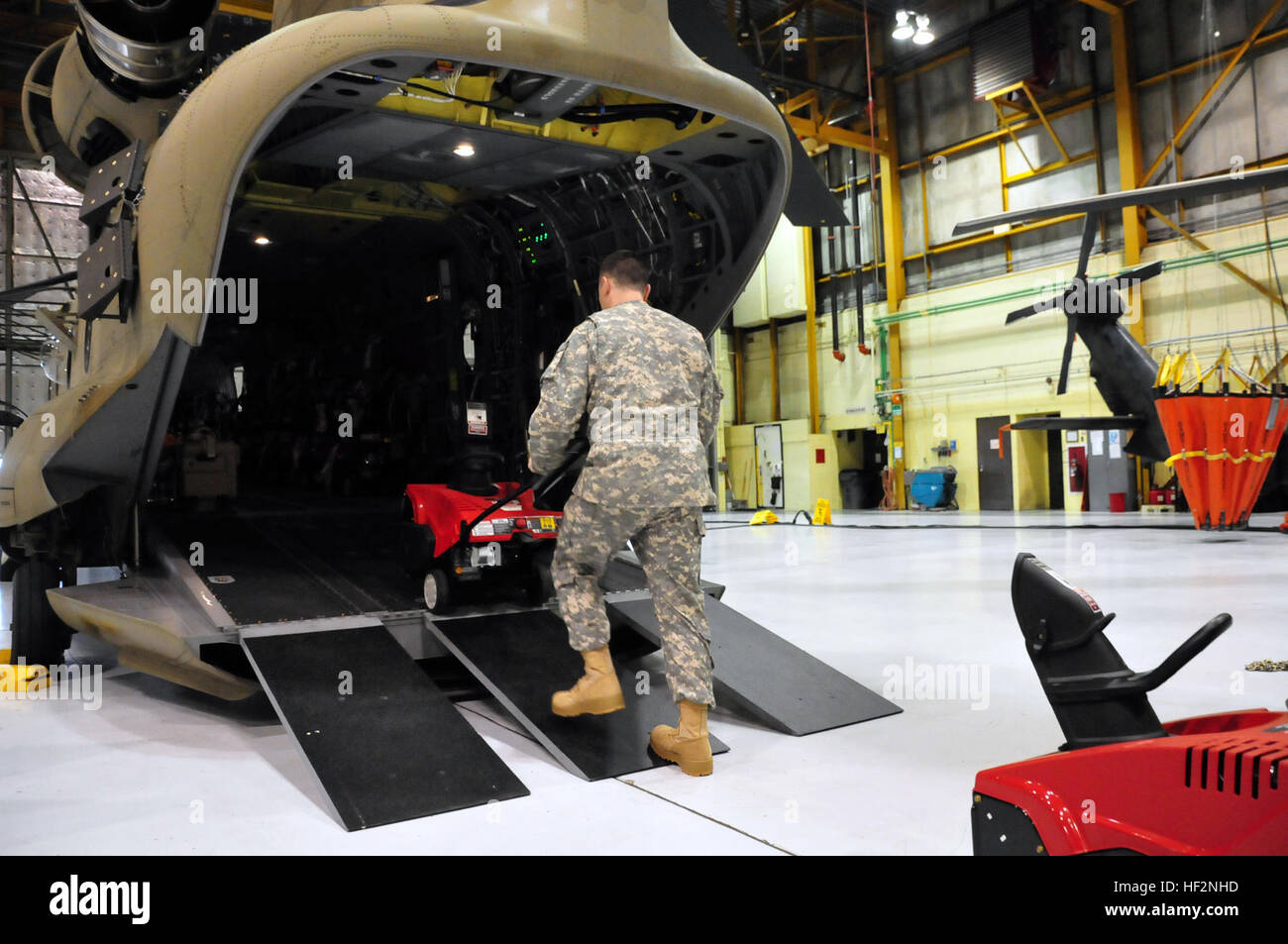U.S. Soldiers assigned to Company B, 3rd Battalion, 126th Aviation ...