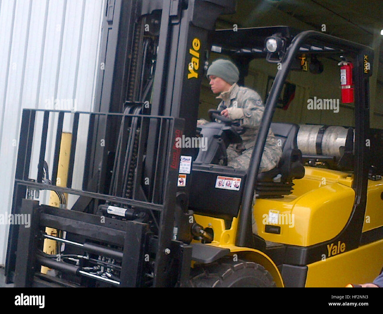 Air transportation personnel load hi-res stock photography and images ...