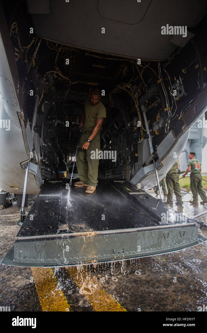 V22 crew hi-res stock photography and images - Alamy