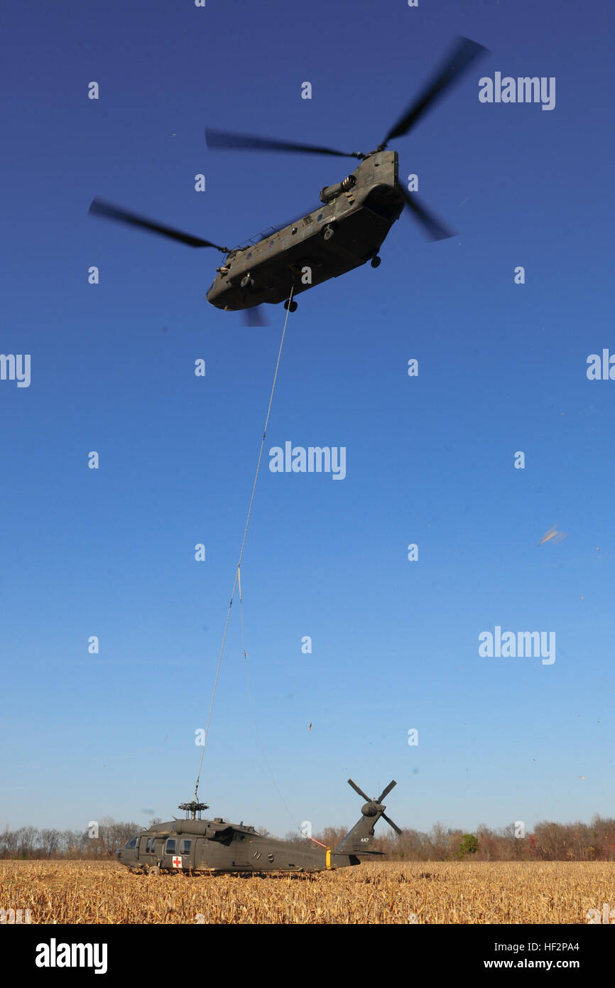 U.S. Soldiers from the South Carolina Army National Guard work to ...