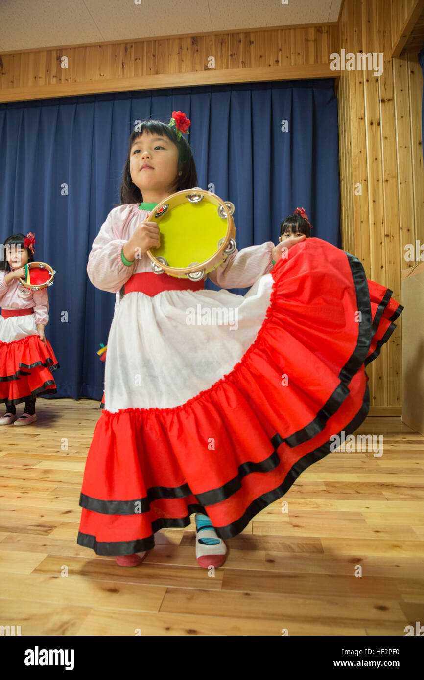 Children from Josho Hoikuen perform a dance for Marine Corps Air ...