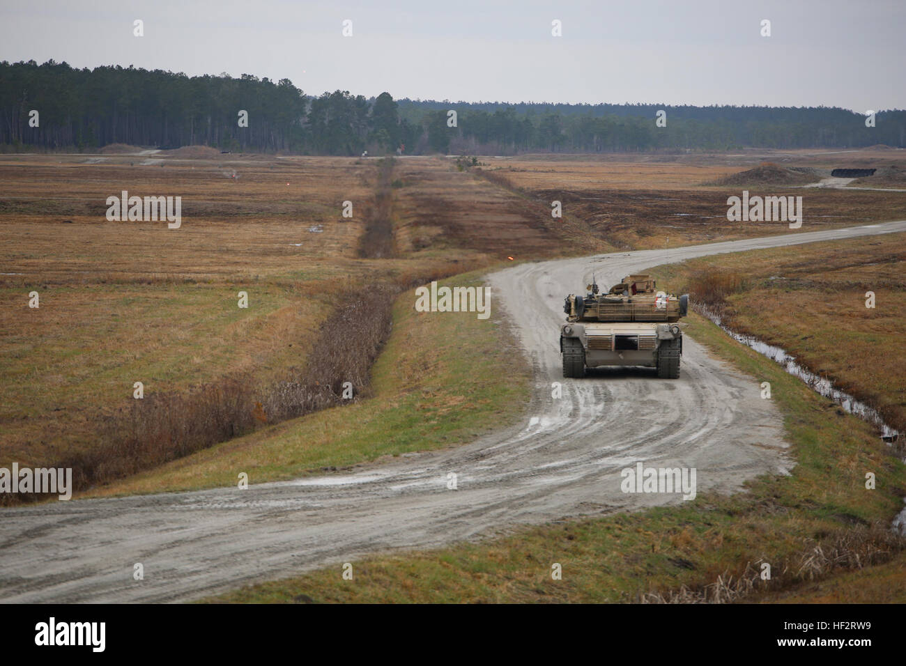 Marines from Tank Platoon, Company B, conduct offensive and defensive ...