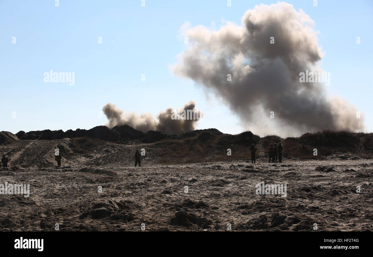 Marines with Engineer Platoon, Headquarters and Service Company, Ground ...