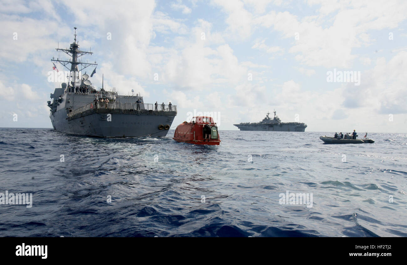 090413-M-3079S-081 INDIAN OCEAN (April 13, 2009) The guided-missile ...