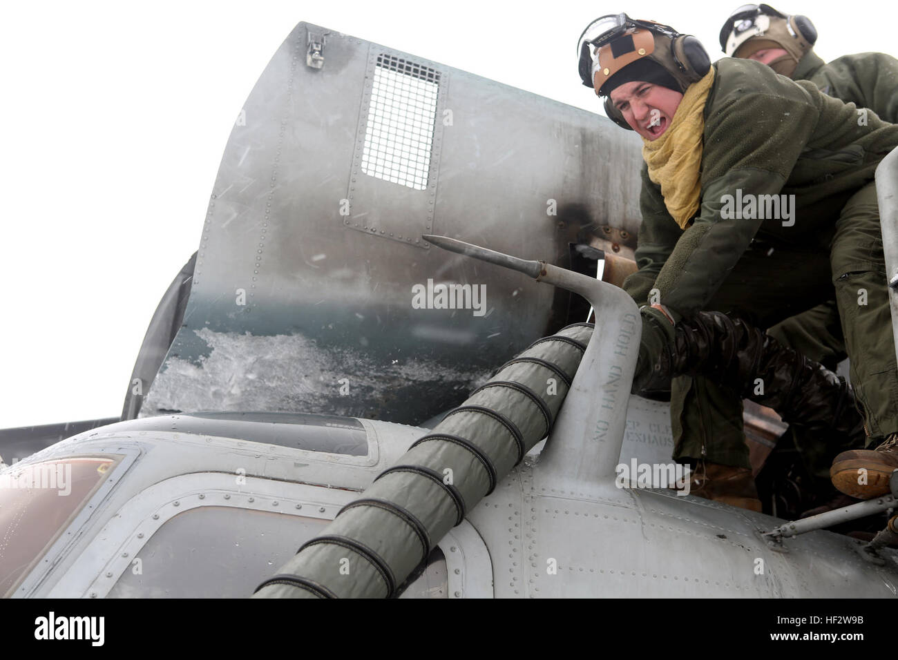 Mechanics from Marine Heavy Helicopter Squadron 464 use preheaters on ...