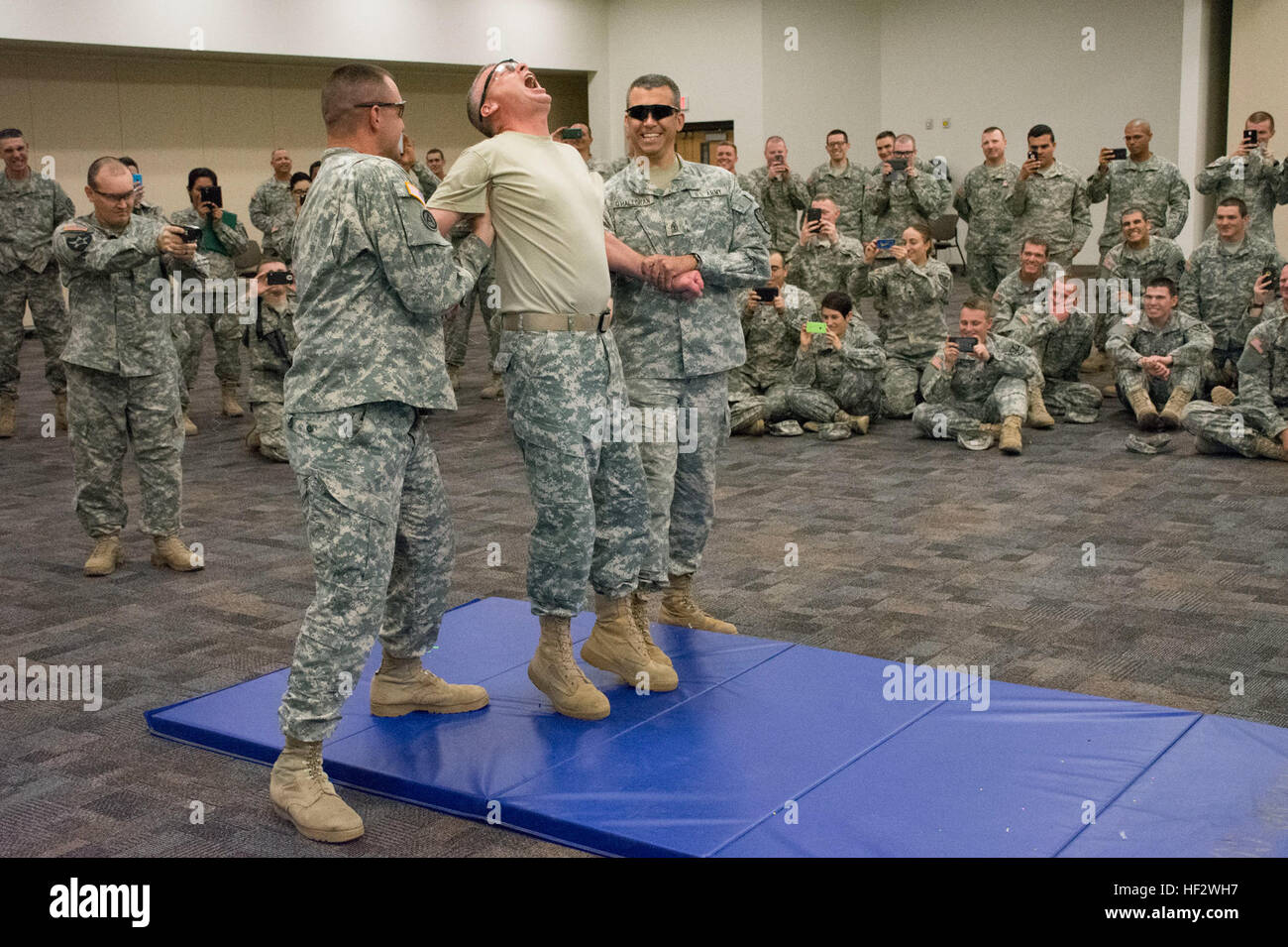 Soldiers from the Arizona Army National Guard's 856th Military Police ...