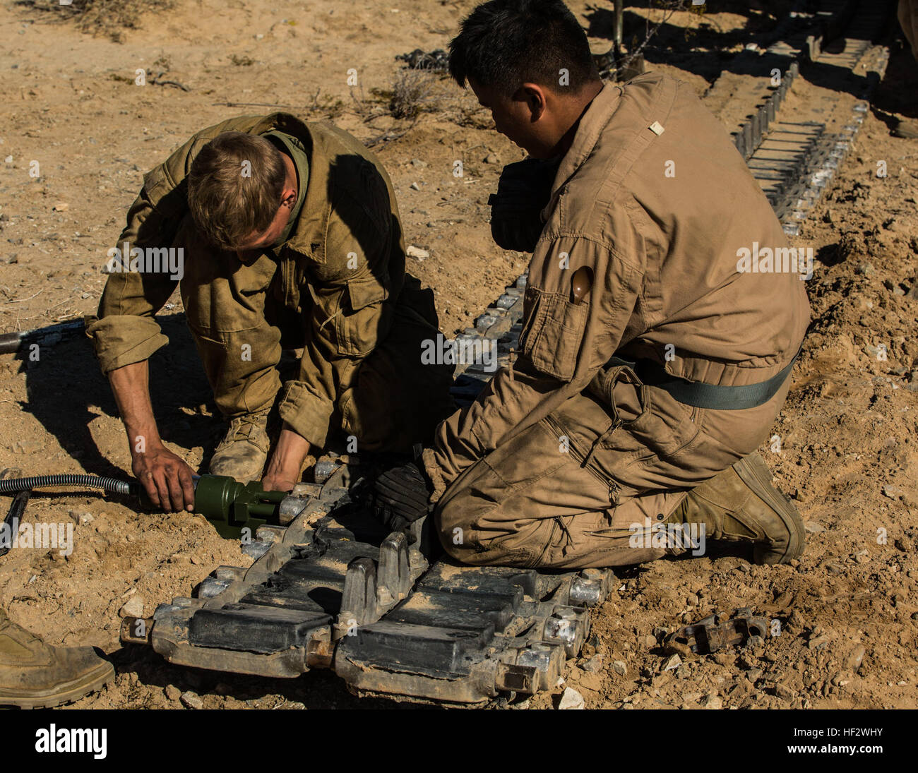 M1a1 abrams tank night fire hi-res stock photography and images - Alamy