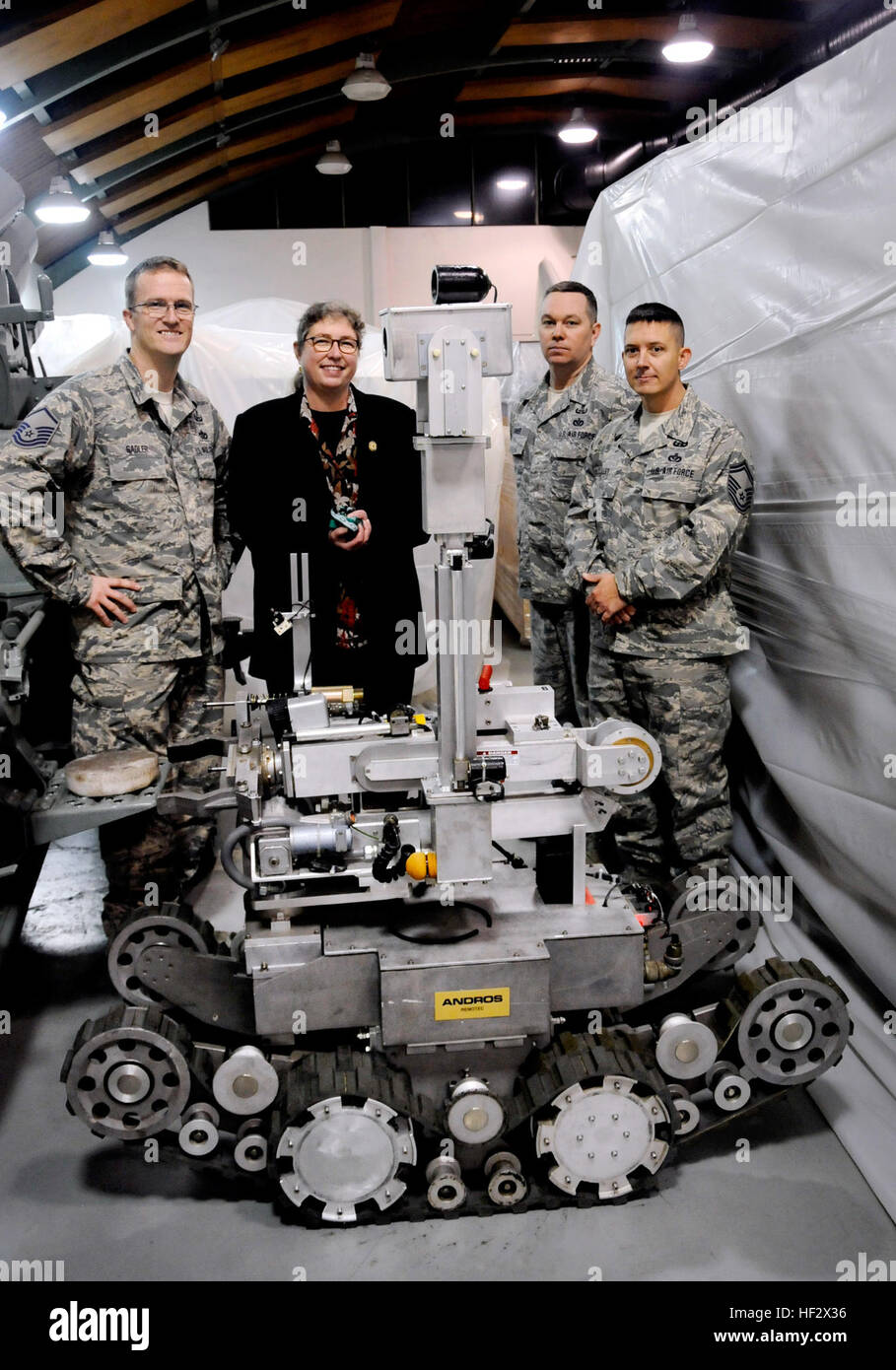 Airmen from the 142nd Explosive Ordnance Disposal unit, Oregon Air ...