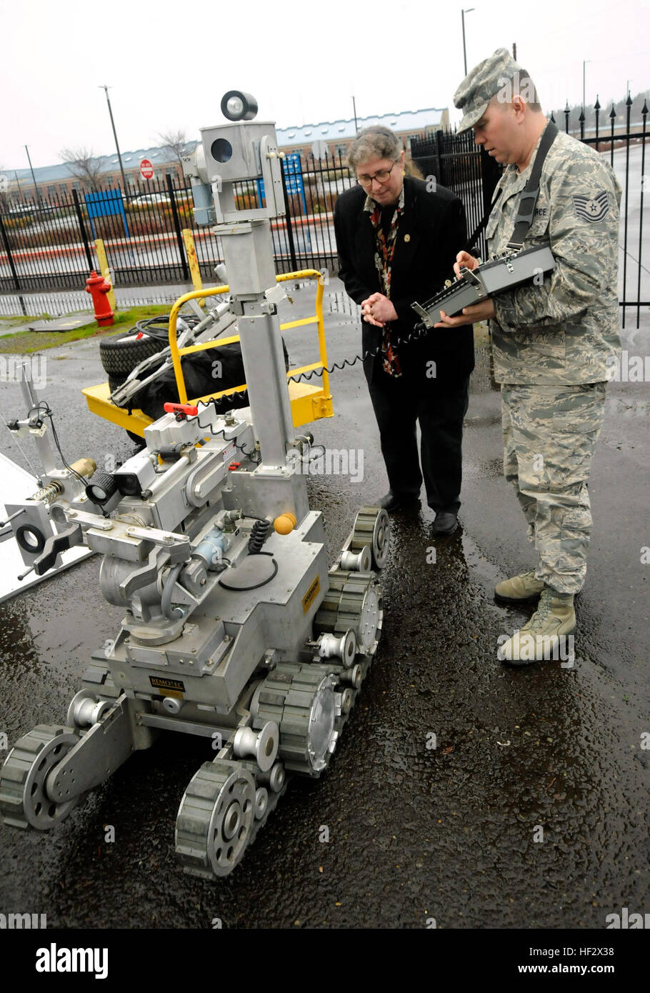 Airmen from the 142nd Explosive Ordnance Disposal unit, Oregon Air ...