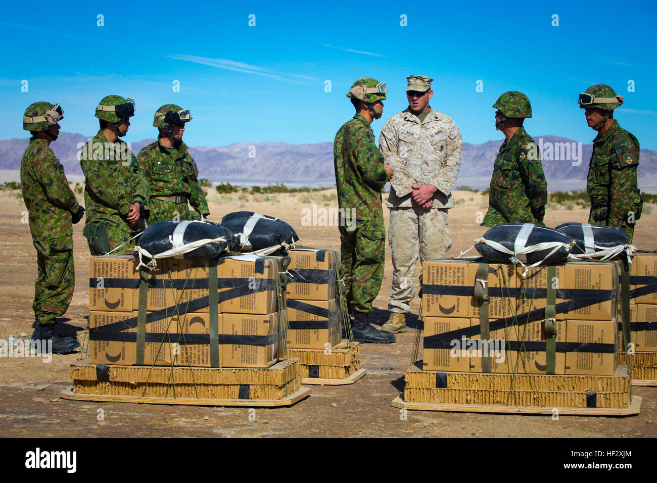 During helicopter support team hi-res stock photography and images - Alamy