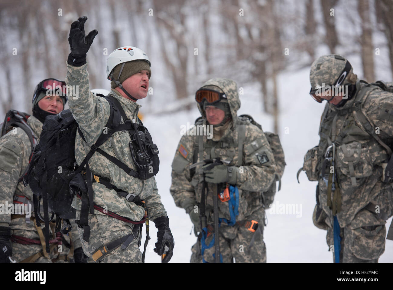 Basic military mountaineering course hi-res stock photography and ...