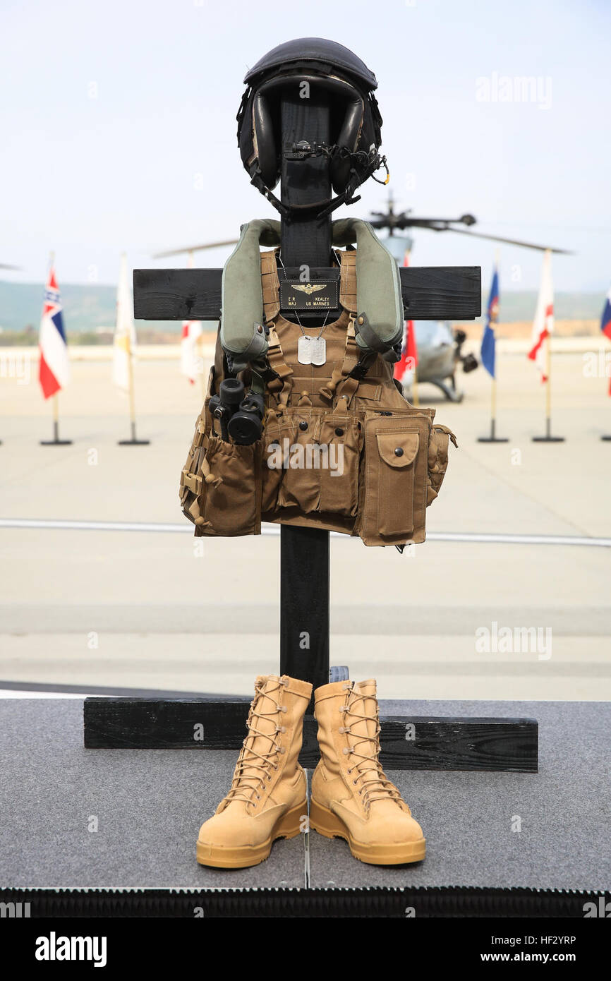 Battlefield cross hi-res stock photography and images - Alamy