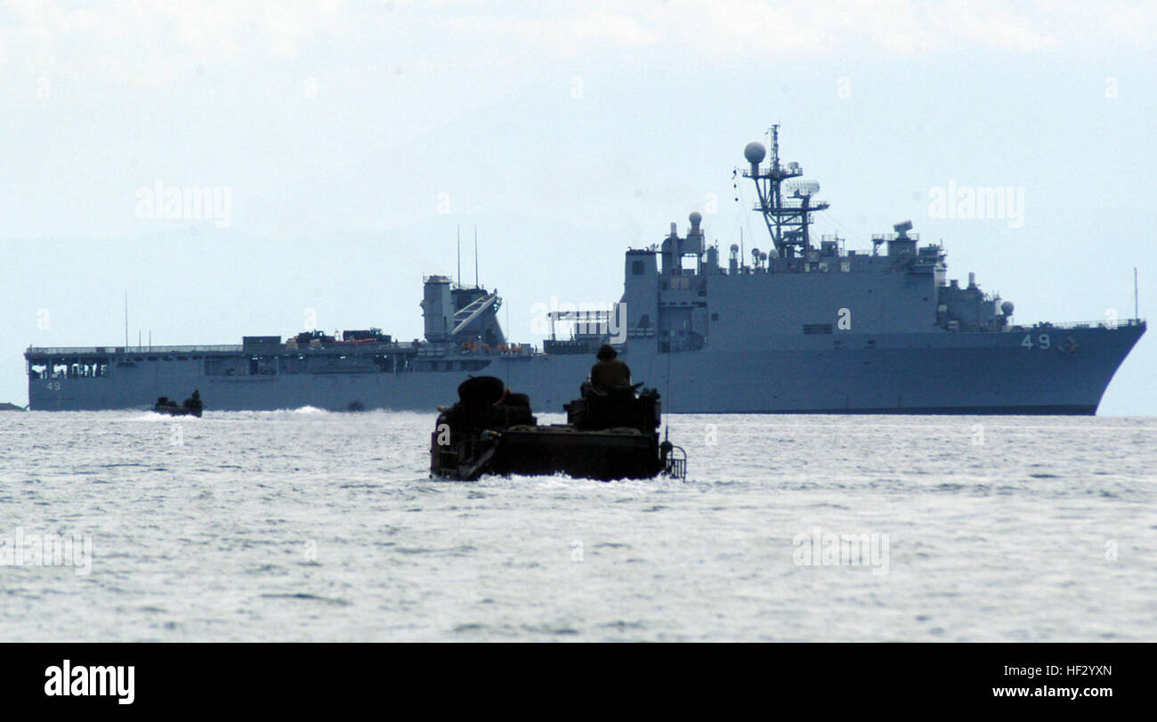 090526-M-7912A-203 TANON STRAIT, Philippines (May 26, 2009) Amphibious ...