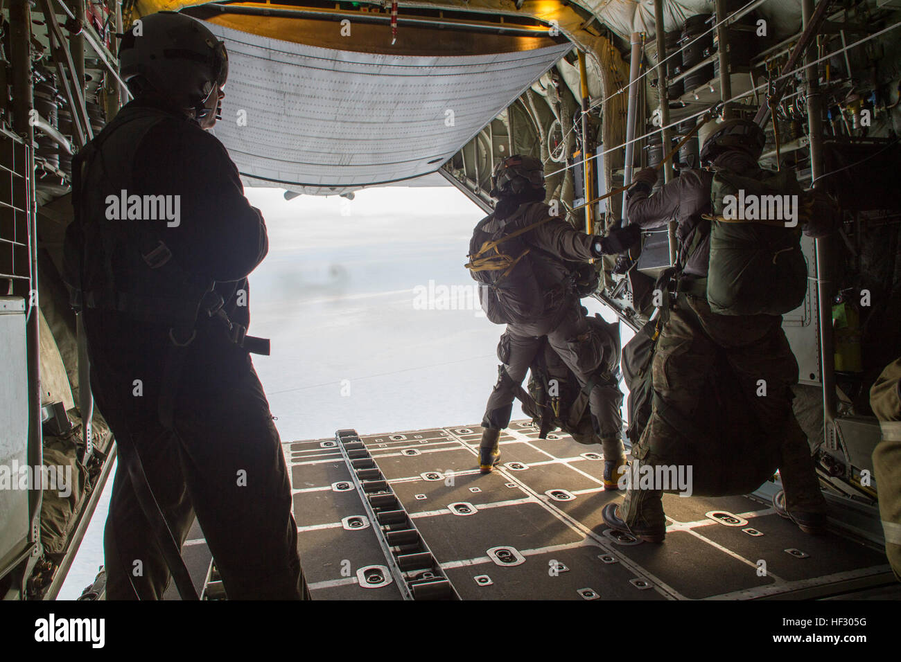 Pararescuemen from the Alaska Air National Guard’s 212th Rescue ...