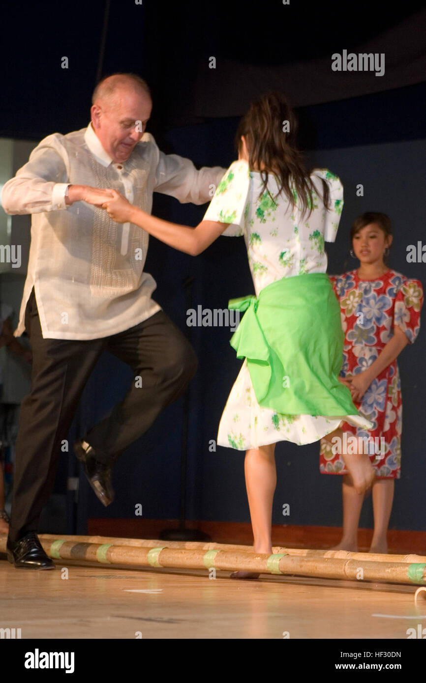Singkil dance hi-res stock photography and images - Alamy