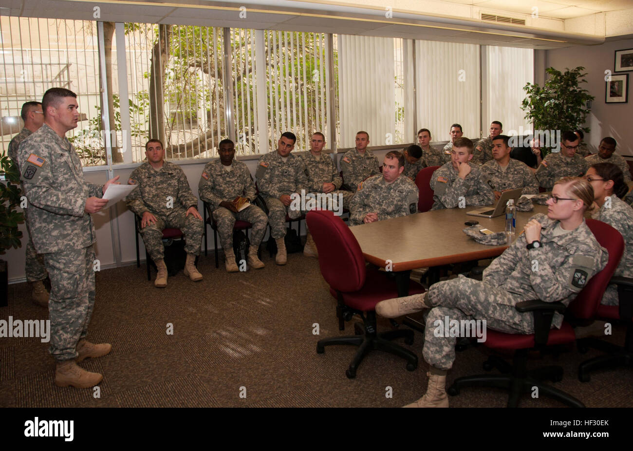 Maj. Gordon Smith of the Arizona Army National Guard’s Recruiting and ...