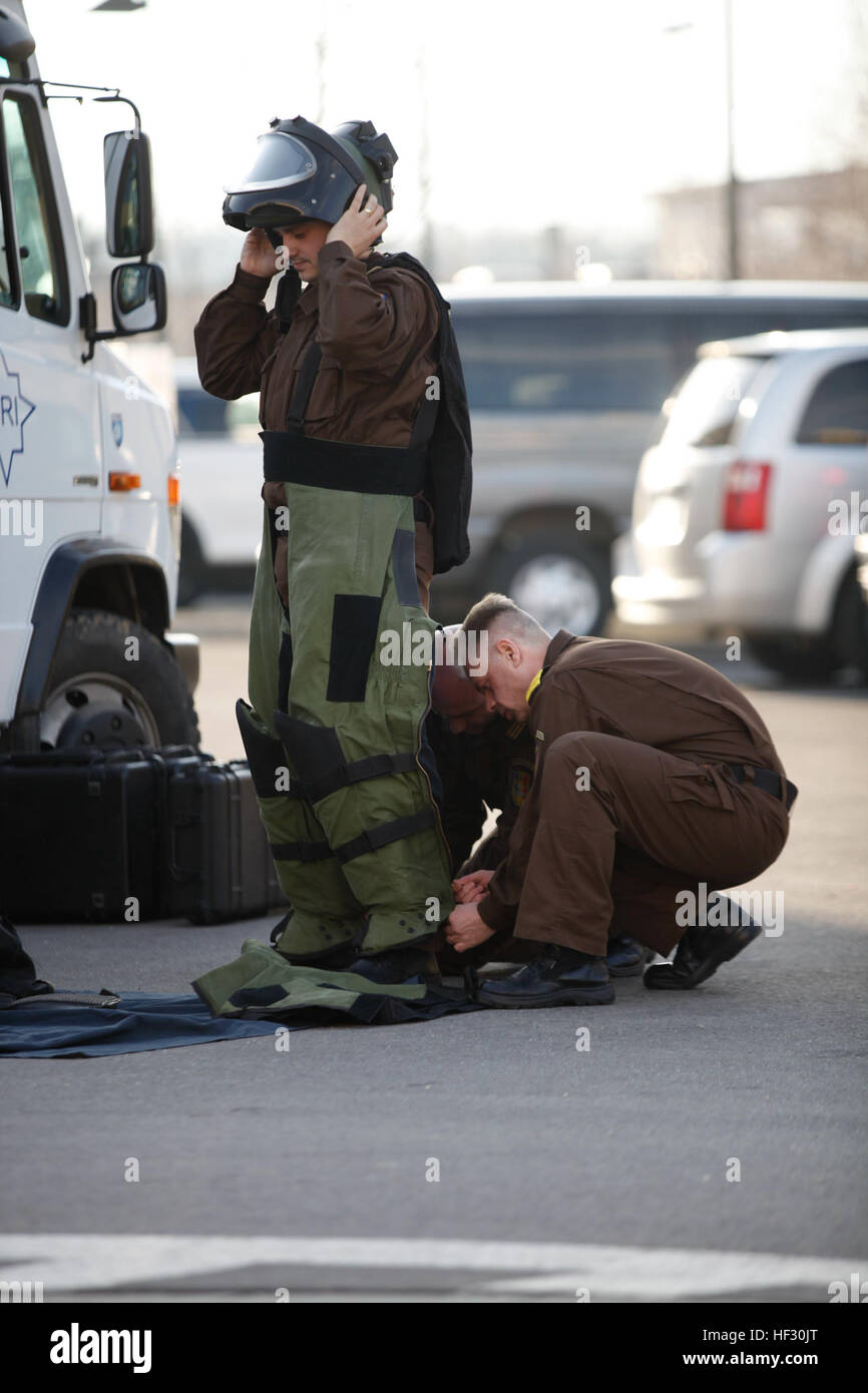 Members of the Romanian intelligence service bomb response team prepare ...