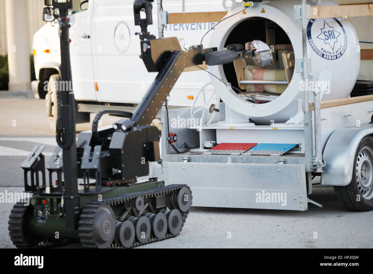 Anti bomb robot hi-res stock photography and images - Alamy