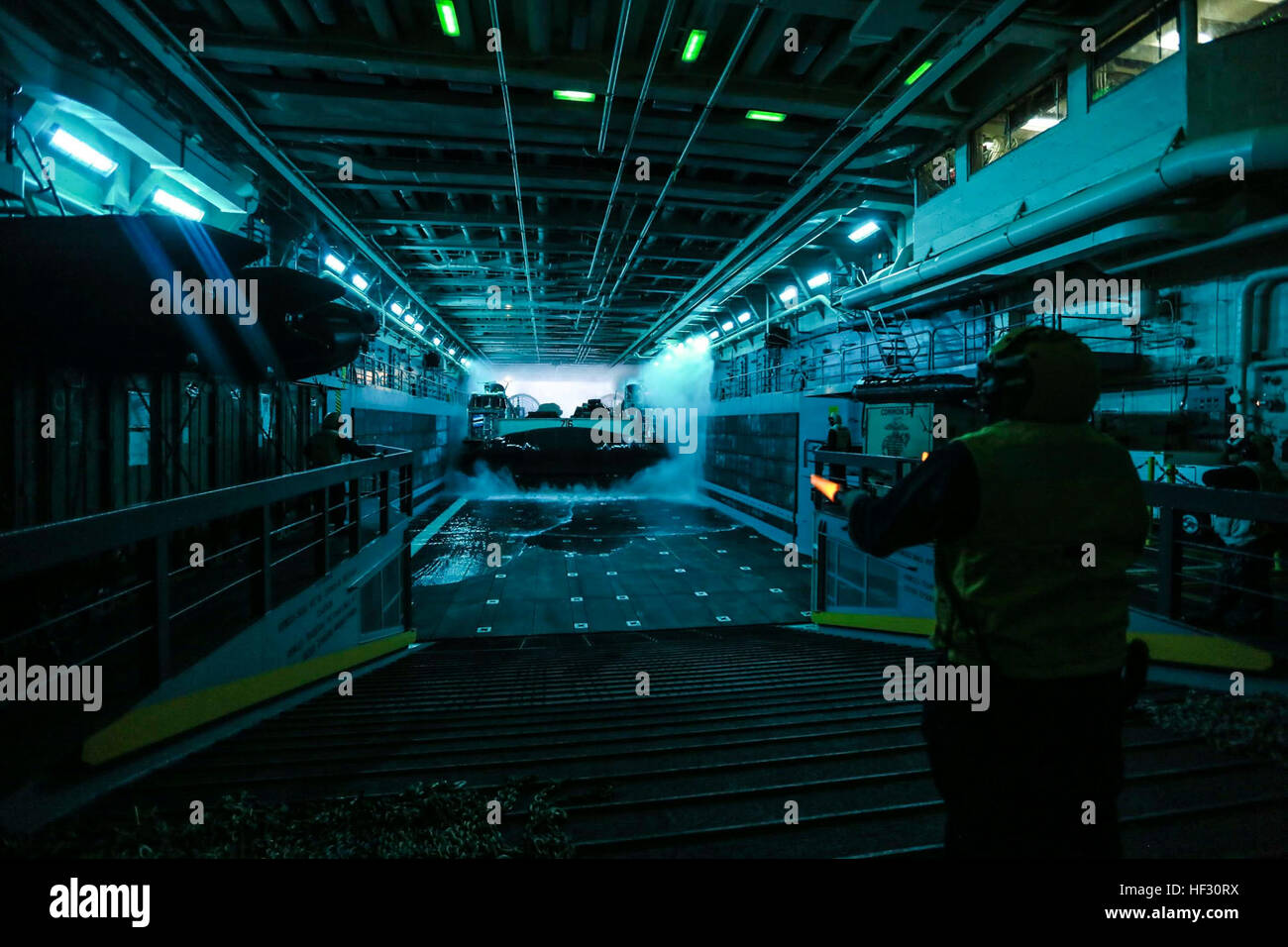 U s navy lcac assault hi-res stock photography and images - Alamy