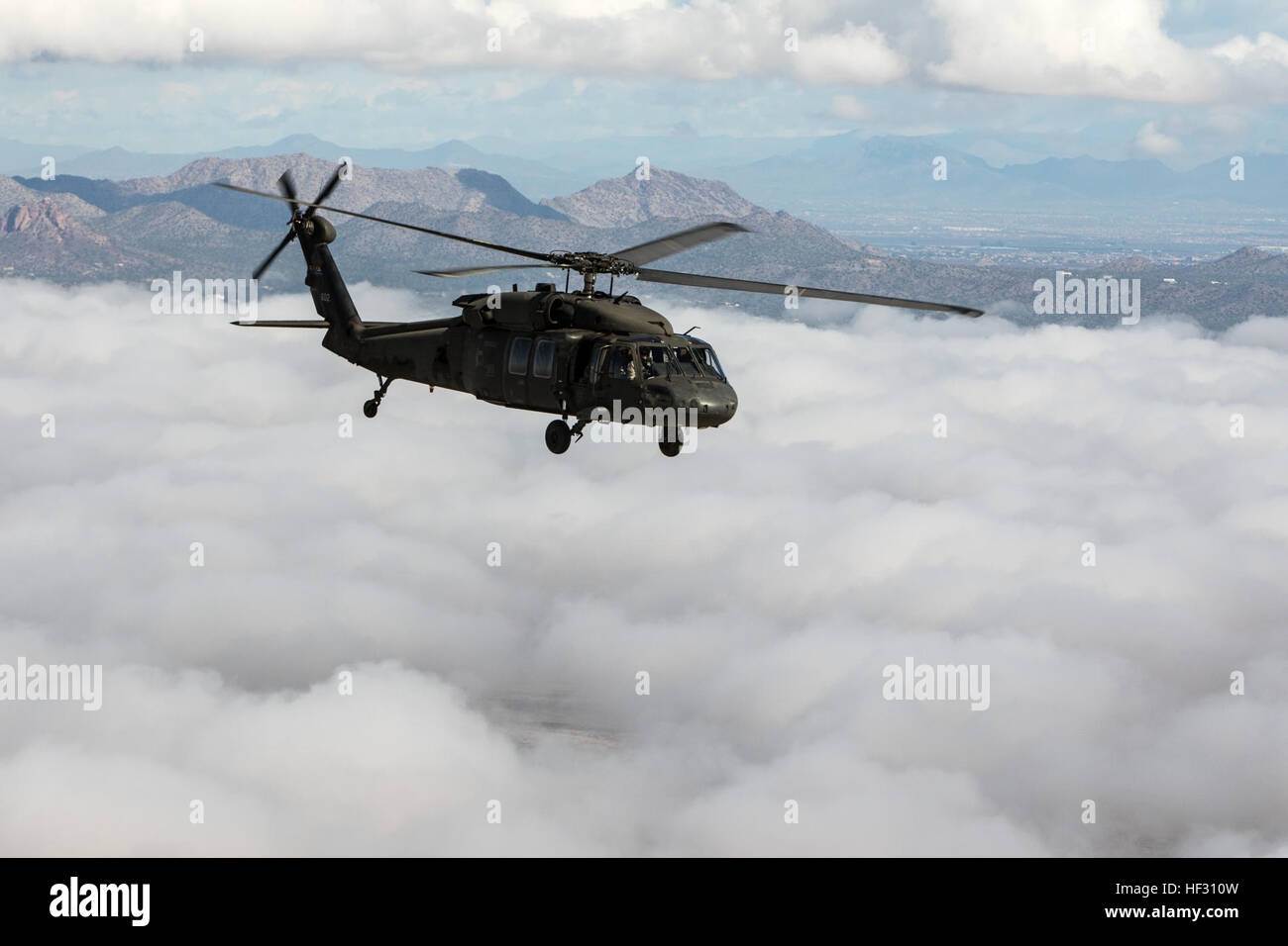 An Arizona Army National Guard UH-60 Black Hawk helicopter from 2-285th ...