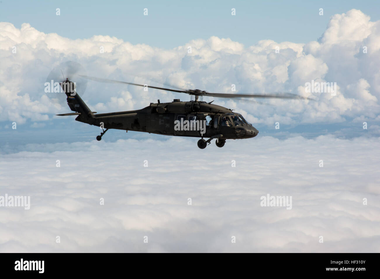 UH-60 Black Hawk helicopter from the Arizona Army National Guard 2 ...