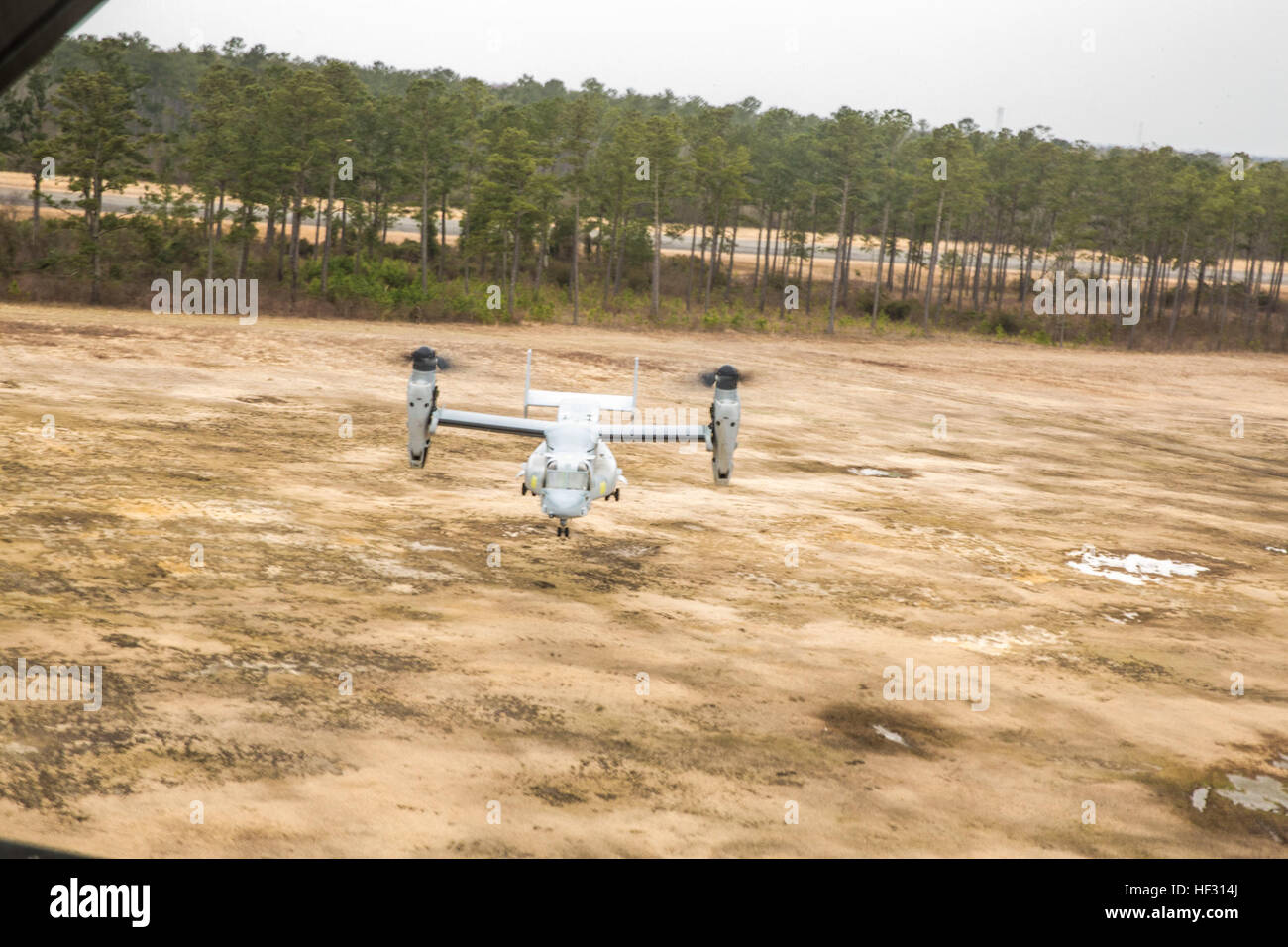 An MV-22B Osprey with Marine Medium Tiltrotor Squadron 261 (VMM-261 ...