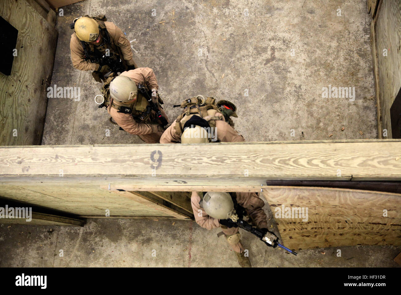 A fire team with 2nd Force Reconnaissance Detachment 6 moves into the ...