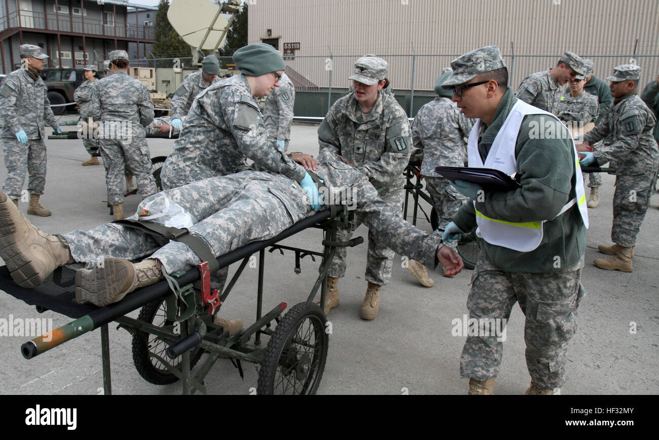 Soldiers assigned to the 121st Combat Support Hospital, 65th Medical ...