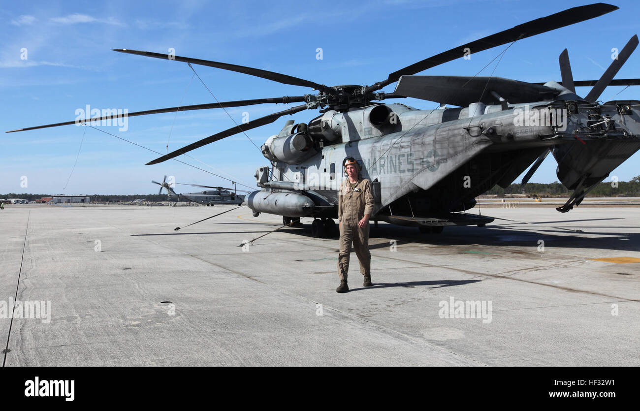 Sgt. Nathaniel Lubinus, a helicopter crew chief with Marine Heavy ...