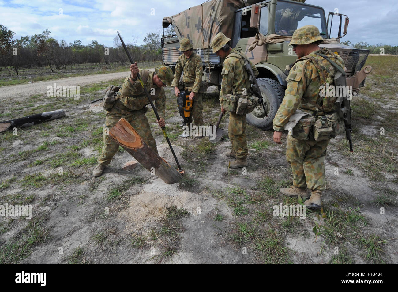 Australian army Pvt. Steve Bailey, left, attached to the 1st Combat ...