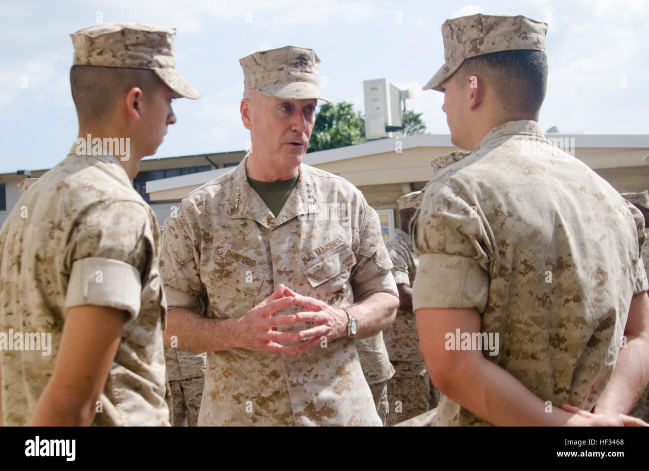Gen. Joseph F. Dunford Jr. (center), commandant of the Marine Corps ...