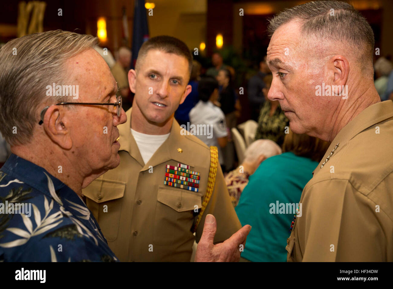 General Joseph Dunford Jr., Commandant of the Marine Corps (right ...