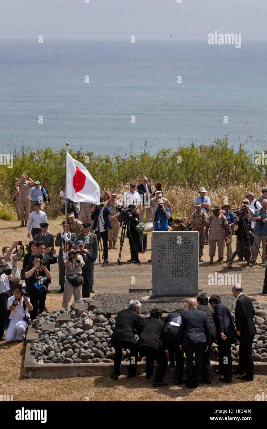 Japanese distinquished guests place a wreath during the Reunion of ...