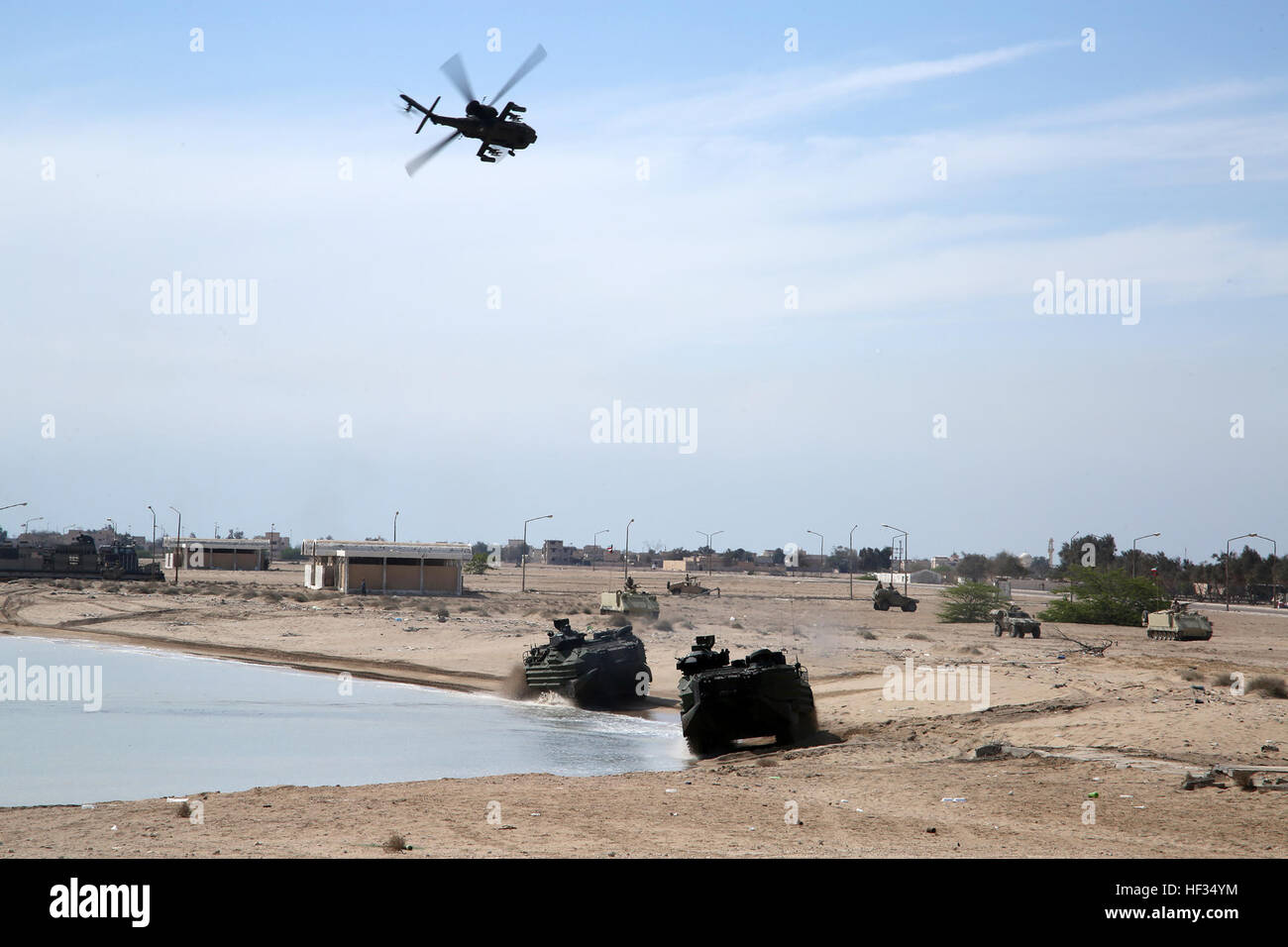 Marine amphibious assault vehicles hi-res stock photography and images ...