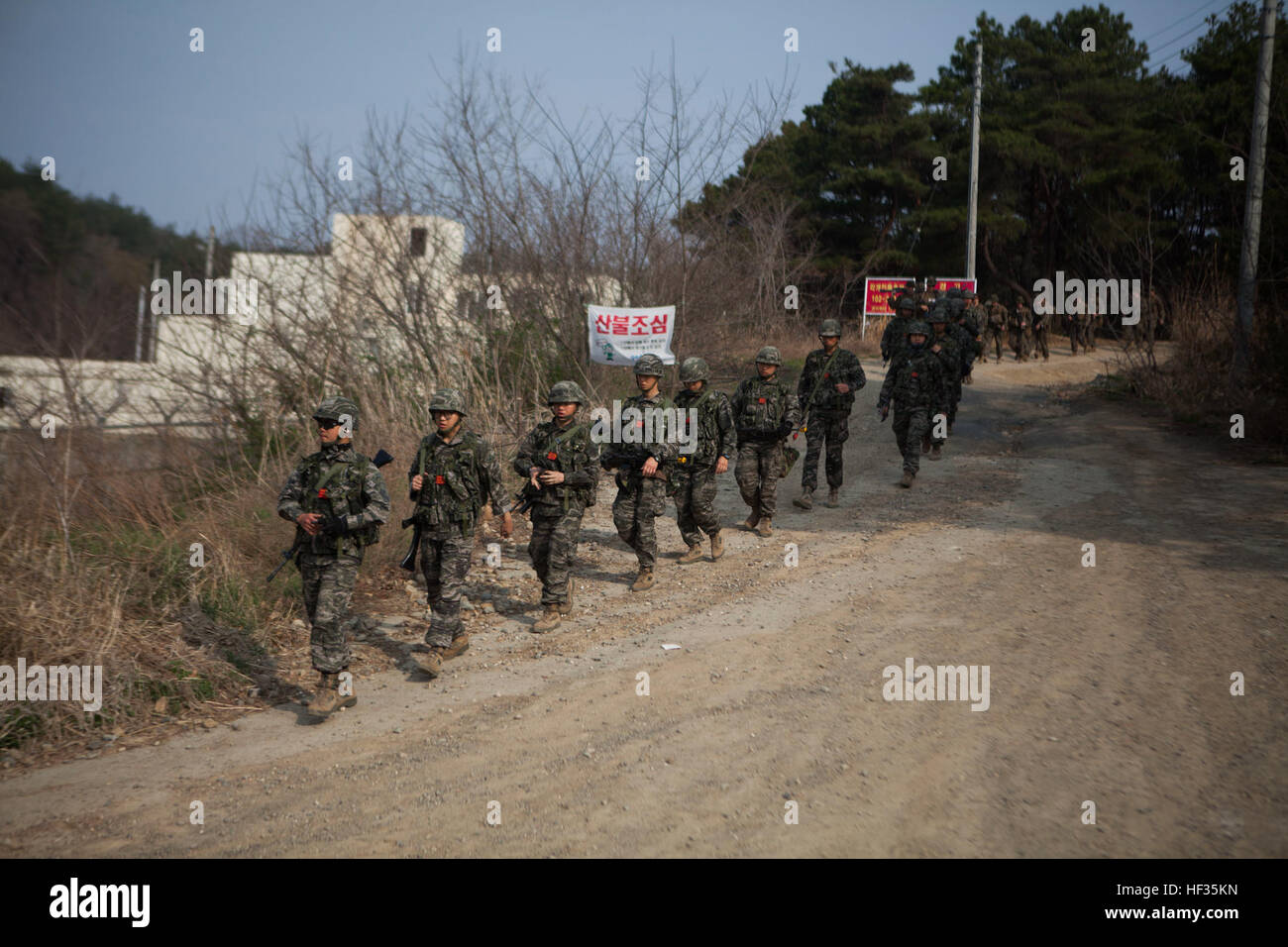 U.S. Marines with Battalion Landing Team 2nd Battalion, 4th Marines ...