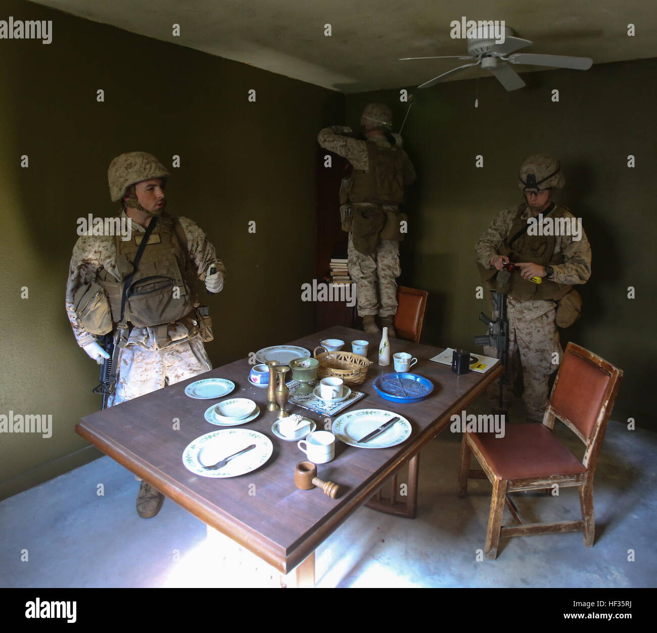 Marines from Bravo Company, 1st Battalion, 8th Marine Regiment, conduct ...