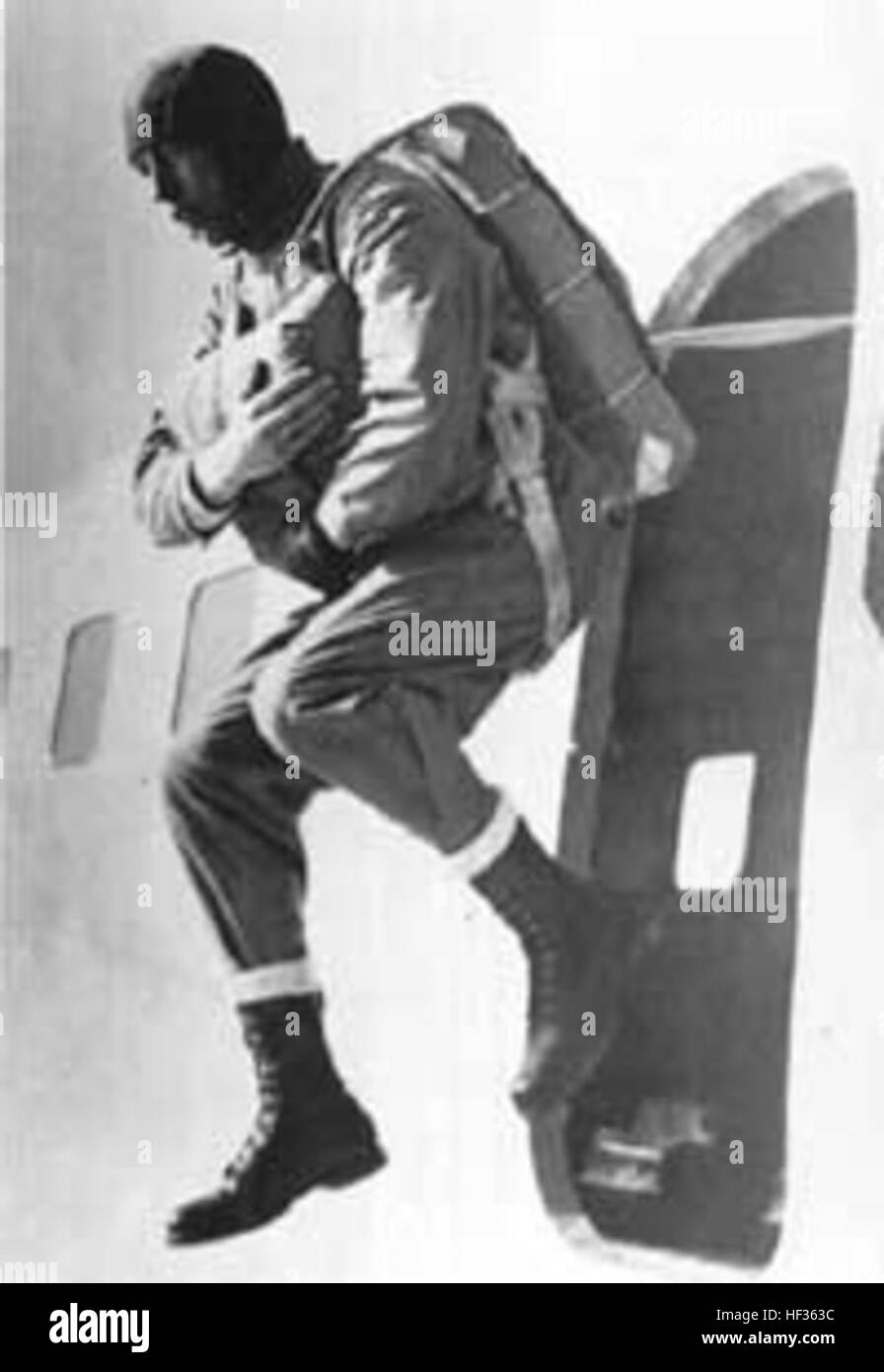 Parachute marine in training Stock Photo - Alamy