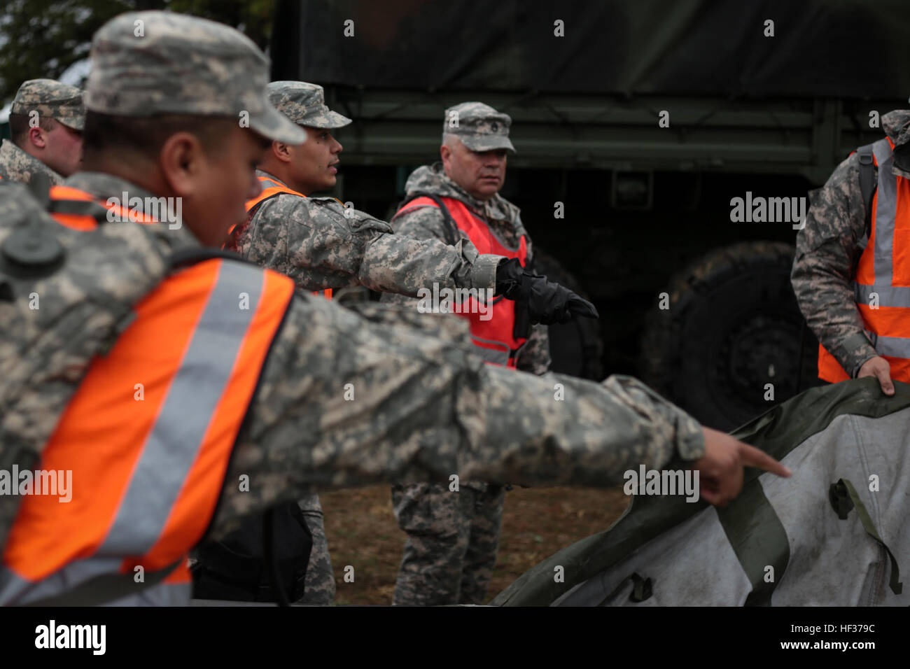 New York Army National Guard Soldiers set up tents during a full-scale ...