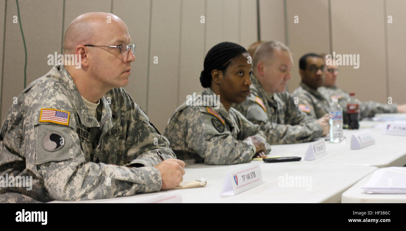 Soldiers with Task Force 38 listen and take notes during a Vibrant ...