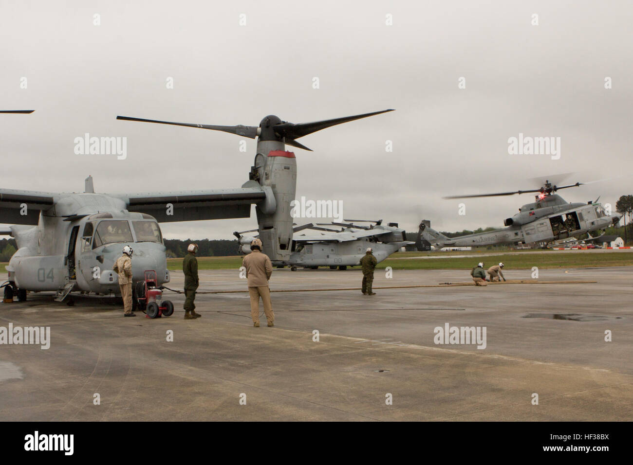 U.S. Marines with Marine Medium Tiltrotor Squadron (VMM) 162 ...