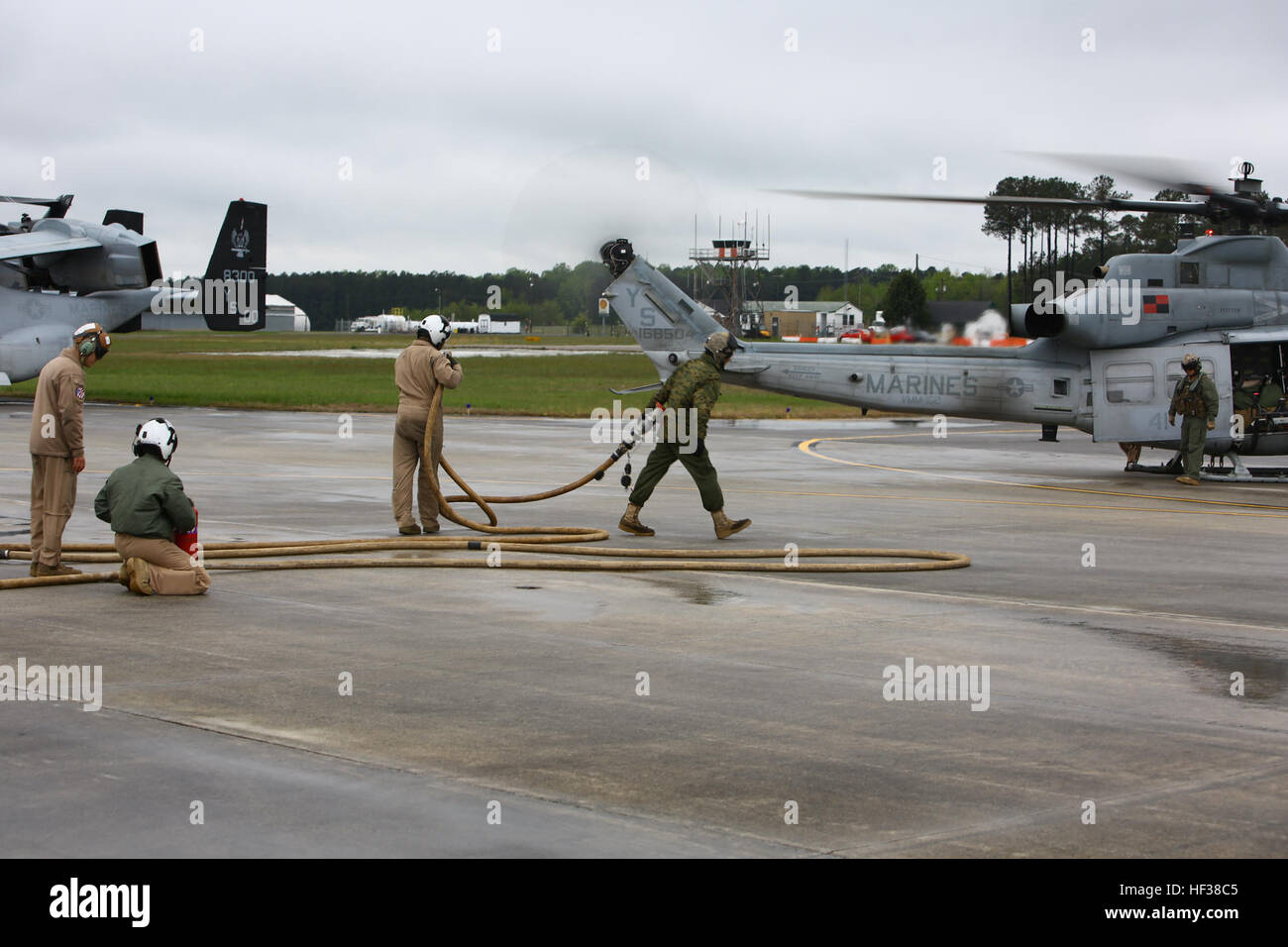 U.S. Marines with Marine Medium Tiltrotor Squadron (VMM) 162 ...
