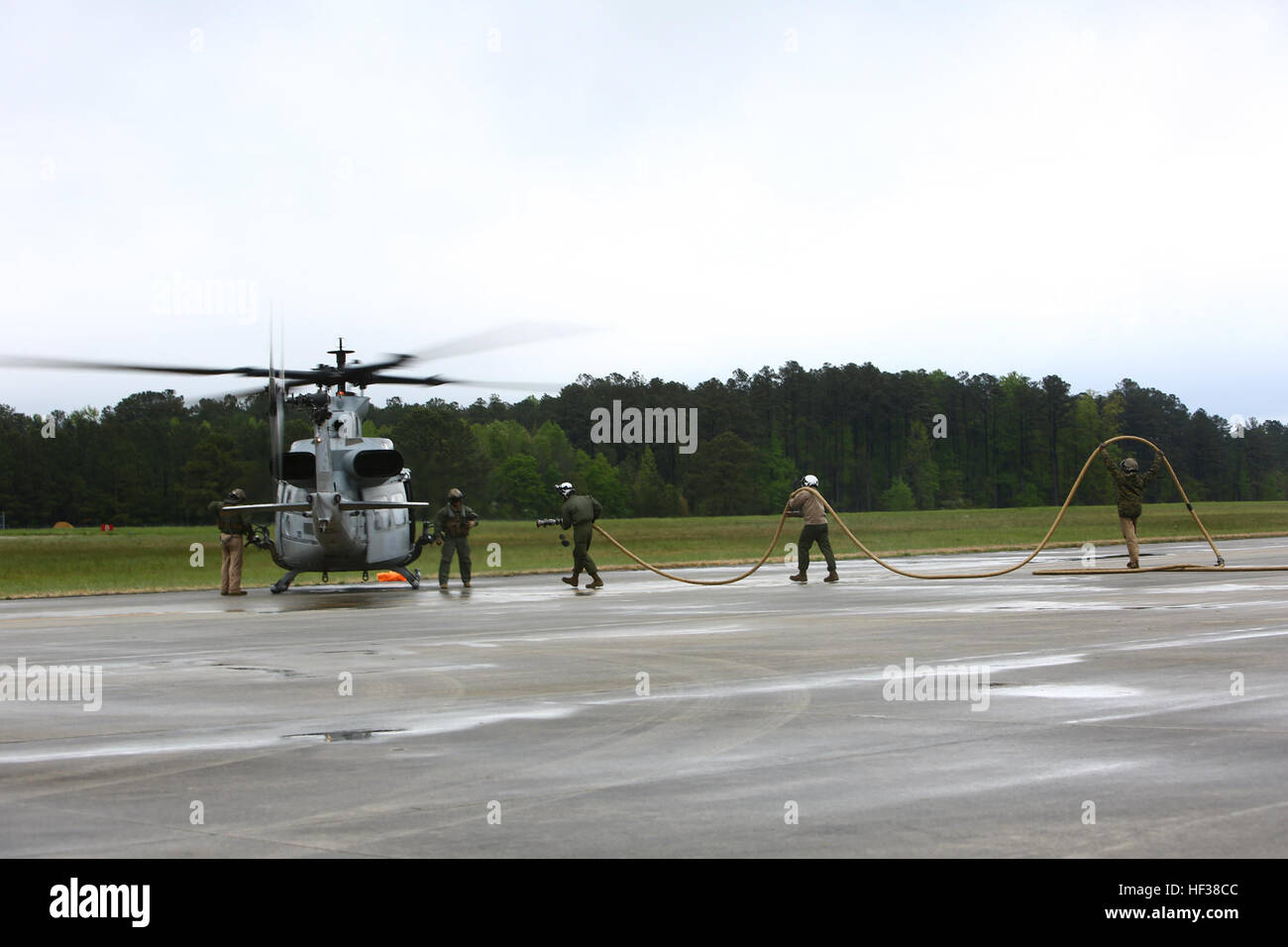 U.S. Marines with Marine Medium Tiltrotor Squadron (VMM) 162 ...